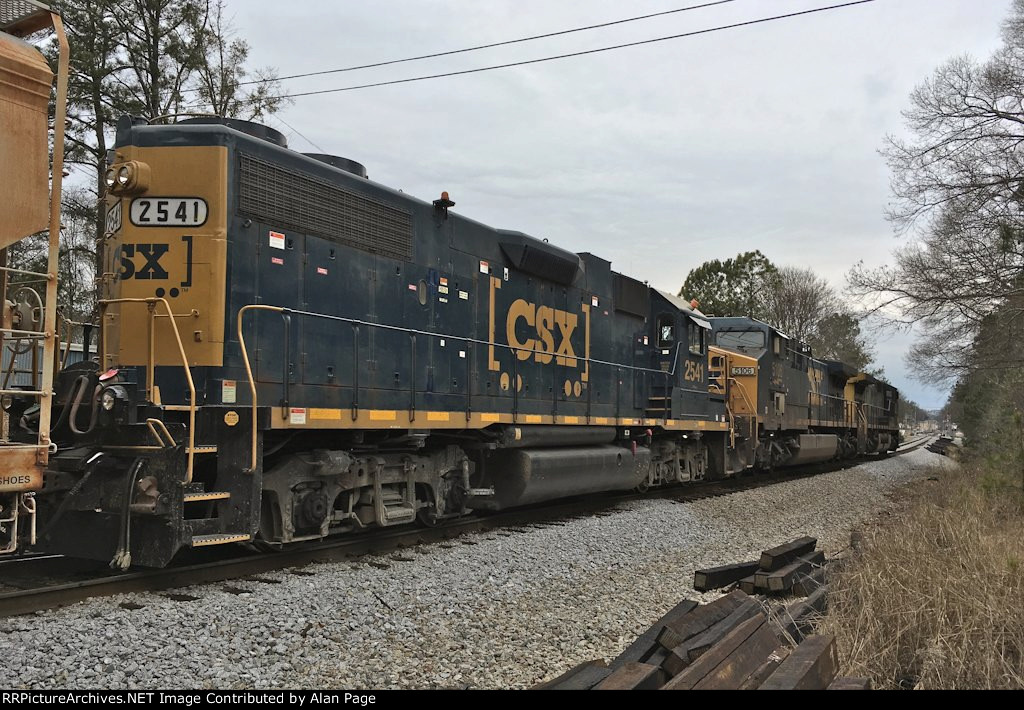 CSX 347, 5106, and 2541 wait for NB green